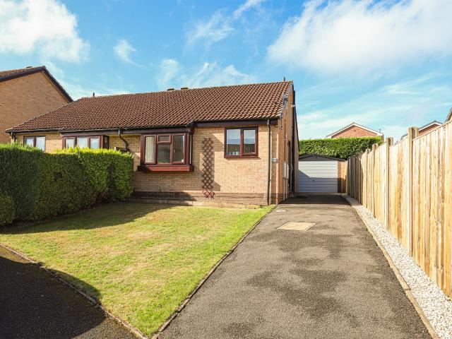 2 bedroom bungalow to rent in tunstall green walton s40