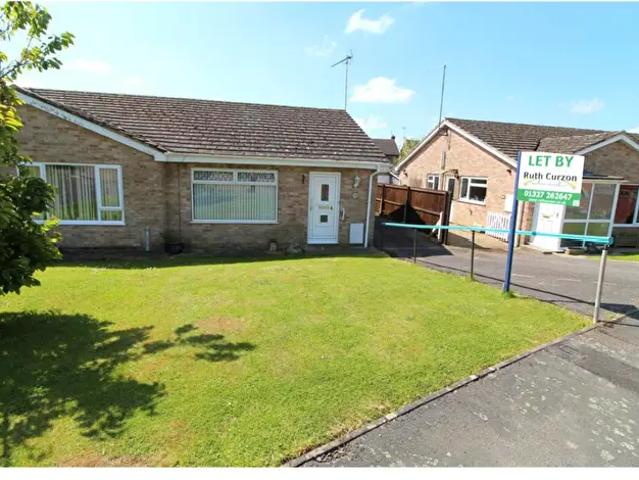 2 Bedroom Bungalow To Rent In Central Avenue, Woodford Halse, NN11