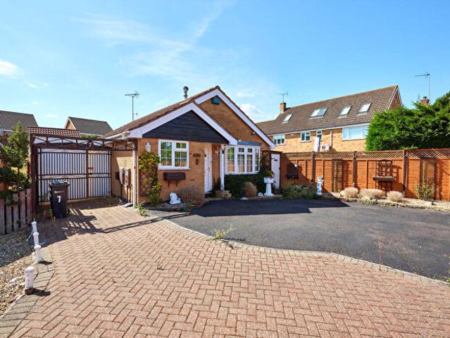 2 Bedroom Bungalow To Rent In Dover Close, Rushden, NN10