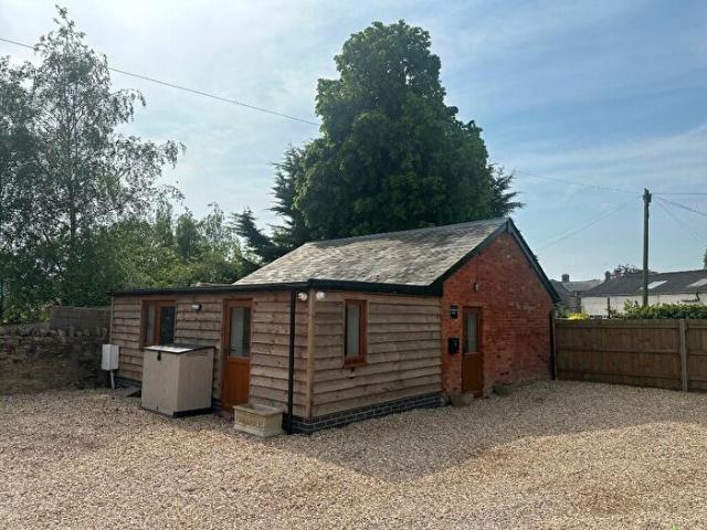 2 Bedroom Bungalow To Rent In High Street South, Olney, Buckinghamshire, £ Pcm, MK46