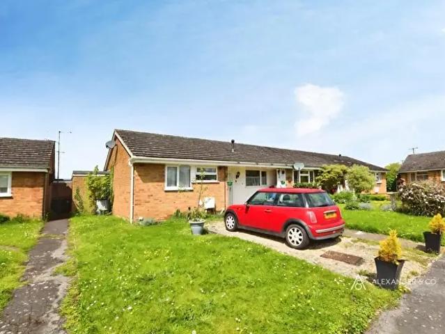 2 Bedroom Bungalow To Rent In Oxford Close, Kirtlington, Kidlington, OX5