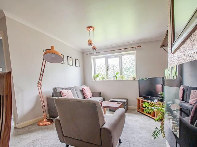 2 bedroom bungalow to rent Park Avenue, Radcliffe, Manchester, M26