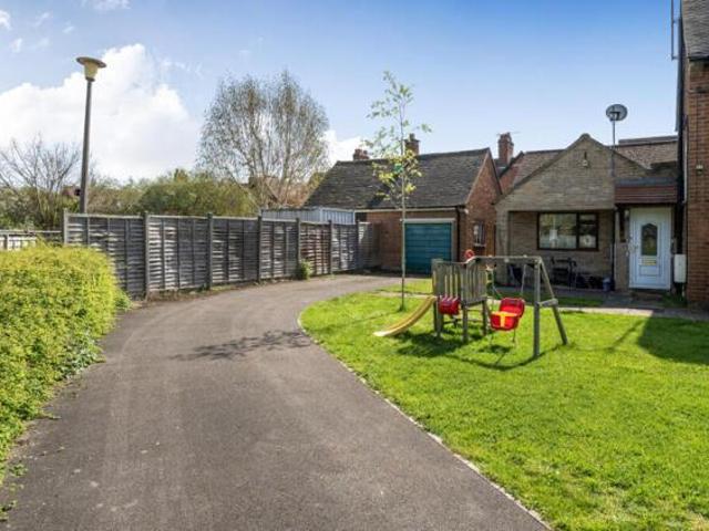 2 Bedroom Bungalow Tewkesbury Gloucestershire 101677804