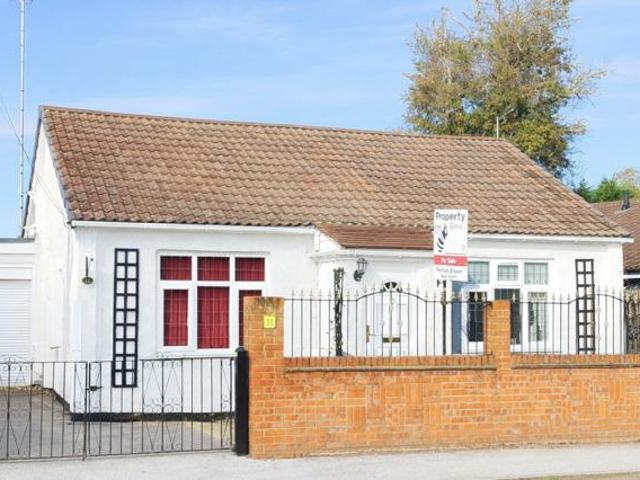 2 Bedroom Bungalow Yateley Hampshire 100987791