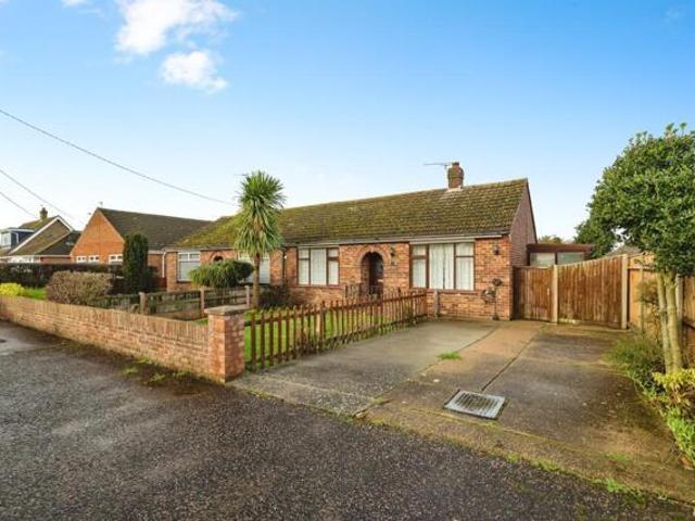 2 Bedroom Bungalow Yarmouth Isle Of Wight 99130364