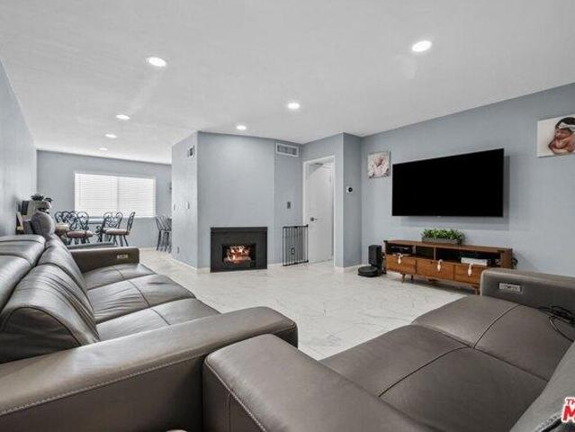 2 bedroom, Burbank CA 91504 88280223