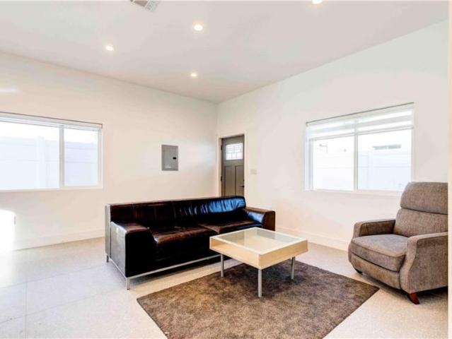 2 bedroom, Burbank CA 91505 89507800
