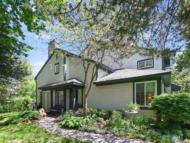 2 bedroom, Burlington VT 05401 105107015