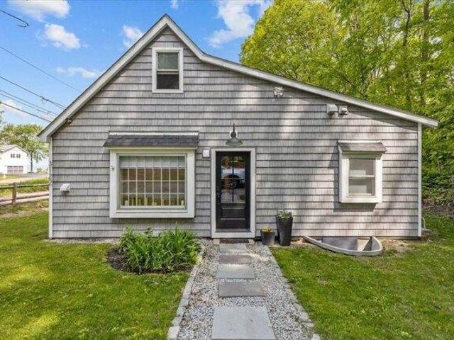 2 bedroom, Burlington VT 05408 103223590