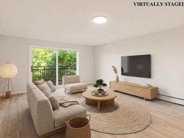 2 bedroom, Burlington VT 05408 104567745