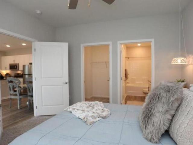 2 bedroom, Burlington NC 27215 88556938