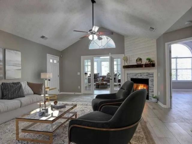 2 bedroom, GA GA 102701160