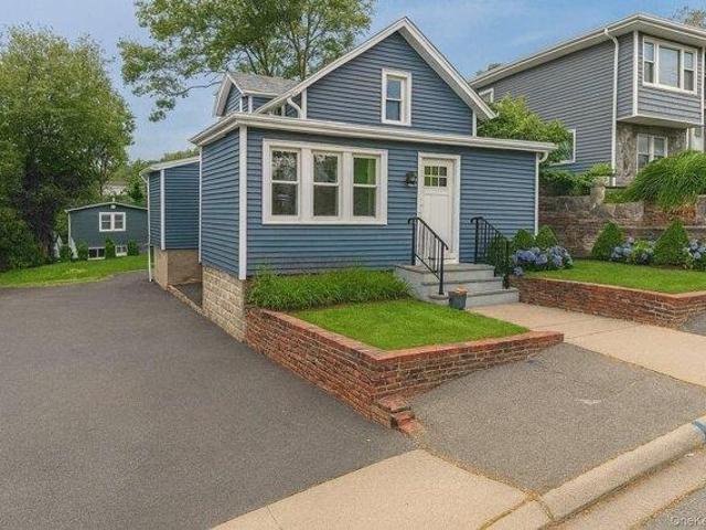 2 bedroom, Glenwood Landing NY 11547 100690417