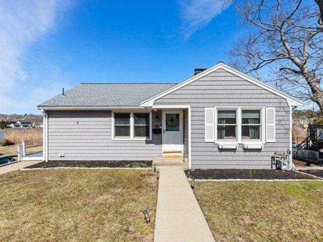 2 bedroom, Gloucester MA 01930 102412337