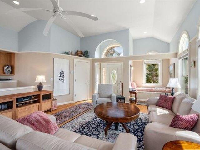 2 bedroom, Gloucester MA 01930 LS102475369