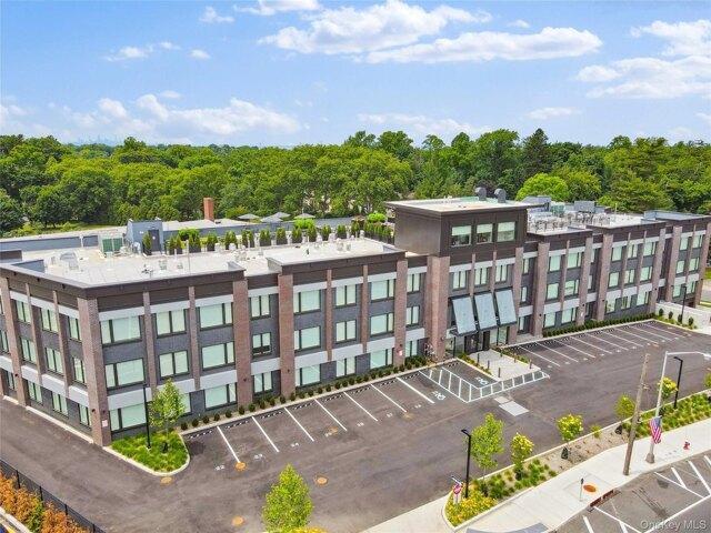 2 bedroom, Great Neck NY 11021 LS101802029