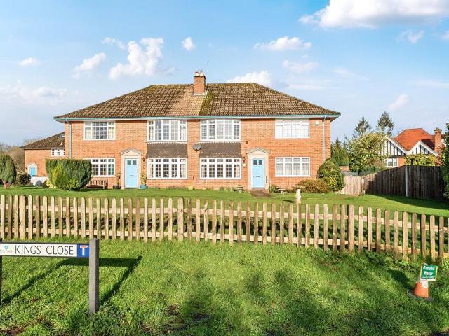 2 bedroom ground maisonette for sale