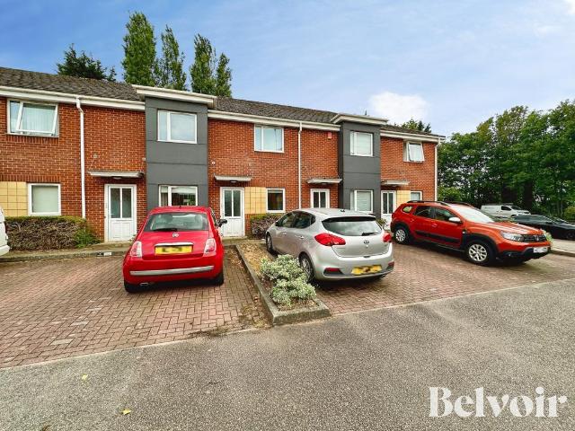 2 bedroom ground maisonette for sale