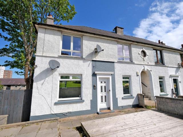 2 bedroom ground maisonette for sale