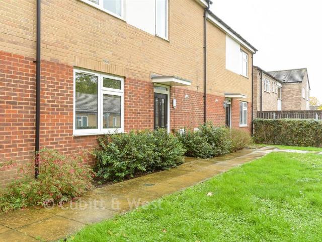 2 bedroom ground maisonette for sale