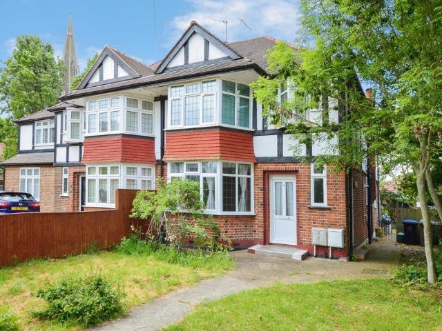2 bedroom ground maisonette for sale