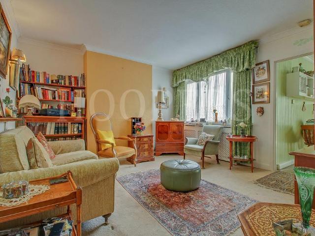 2 bedroom ground maisonette for sale