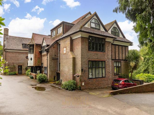 2 bedroom ground maisonette for sale