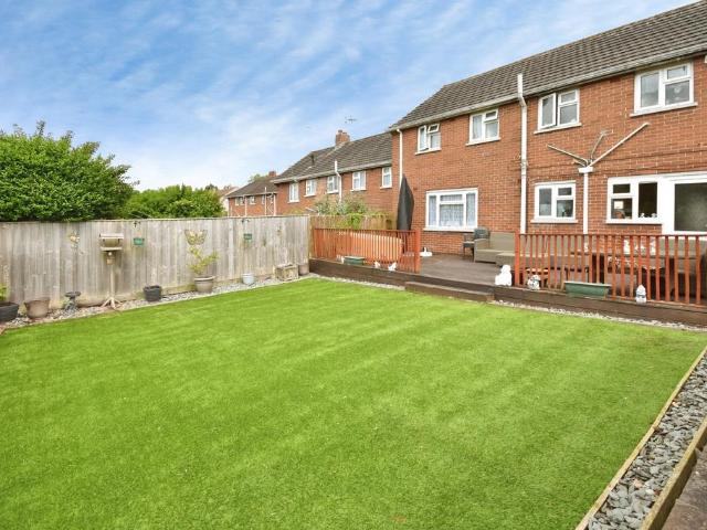2 bedroom ground maisonette for sale