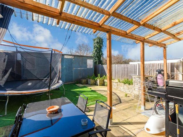 2 bedroom ground maisonette for sale