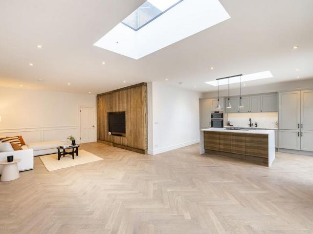 2 bedroom ground maisonette for sale
