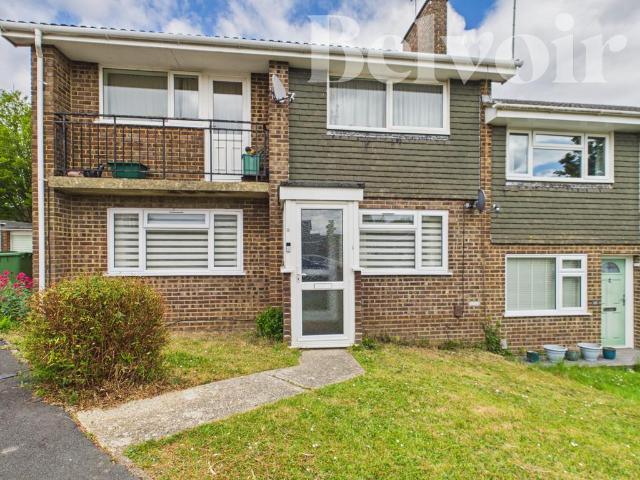 2 bedroom ground maisonette for sale