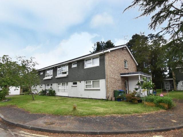 2 bedroom ground maisonette for sale