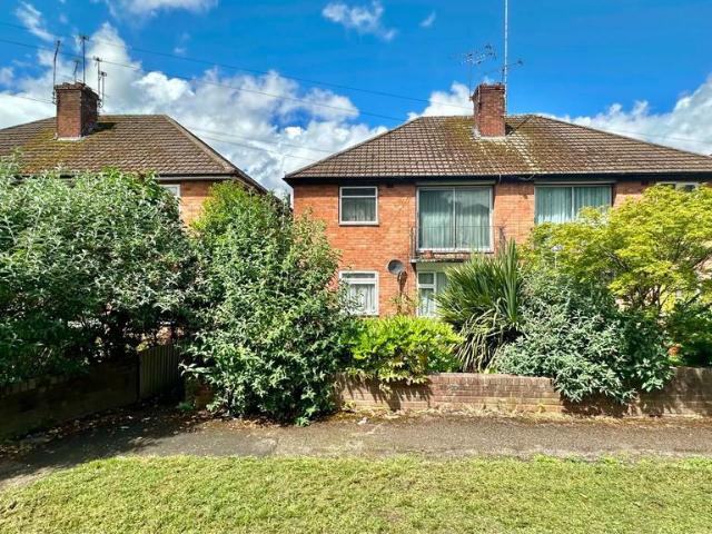 2 bedroom ground maisonette for sale