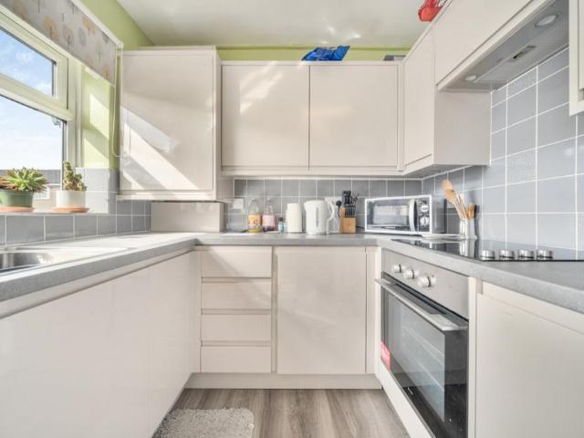 2 bedroom ground maisonette for sale