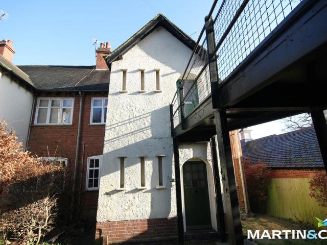 2 bedroom ground maisonette for sale