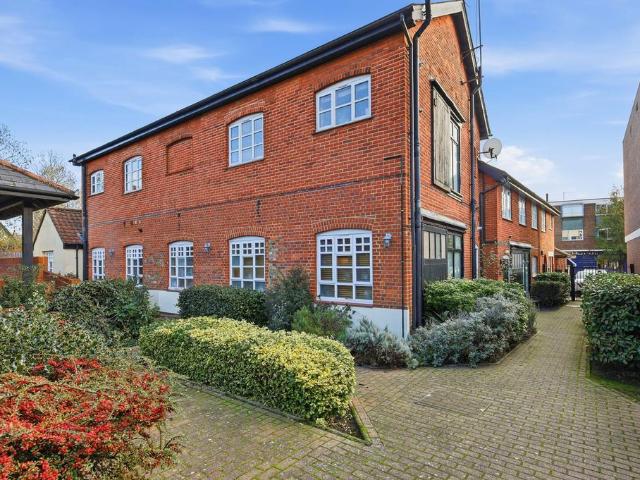 2 bedroom ground maisonette for sale