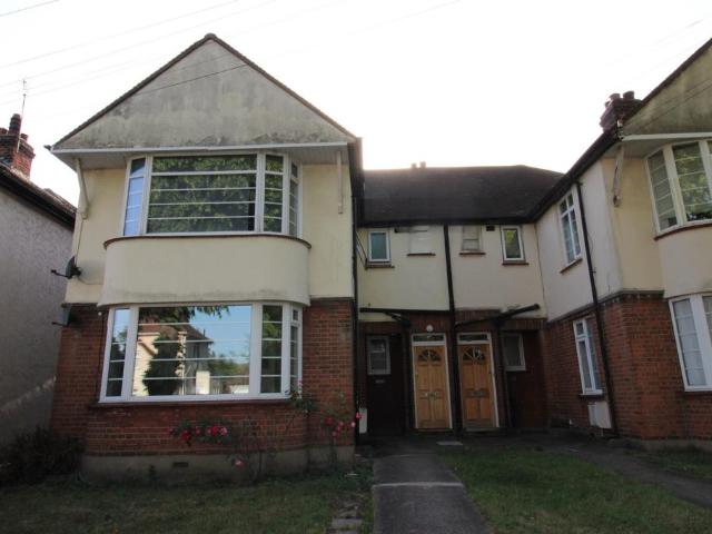 2 bedroom ground maisonette for sale