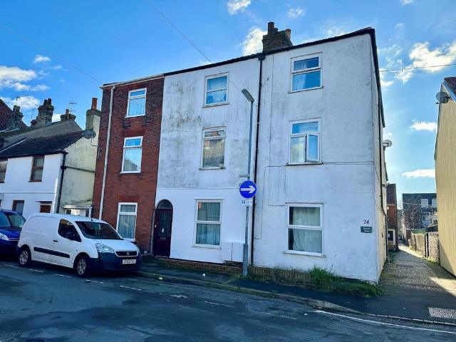 2 bedroom ground maisonette for sale