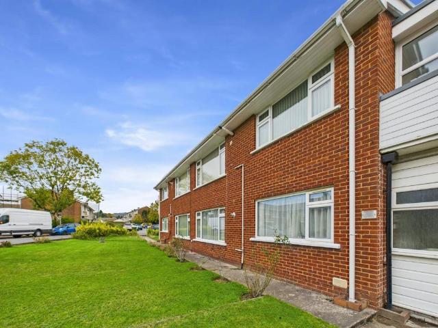 2 bedroom ground maisonette for sale