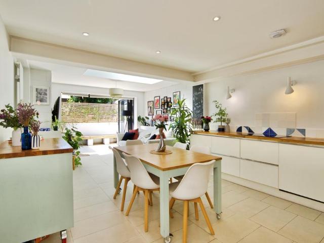 2 bedroom ground maisonette for sale
