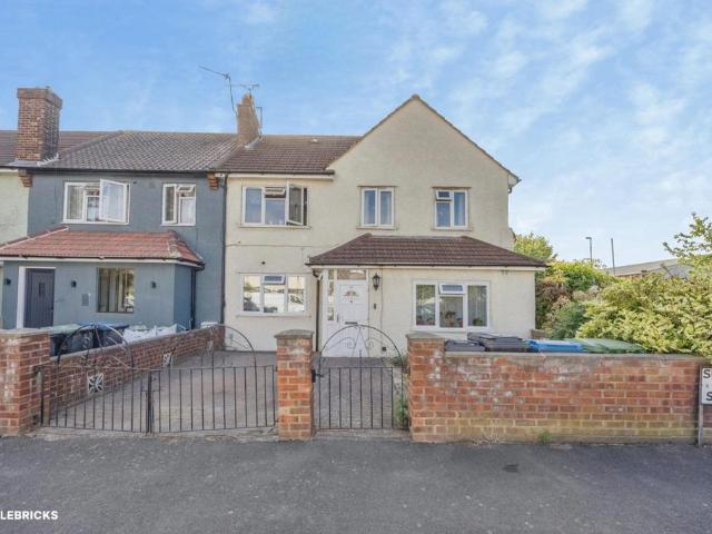 2 bedroom ground maisonette for sale