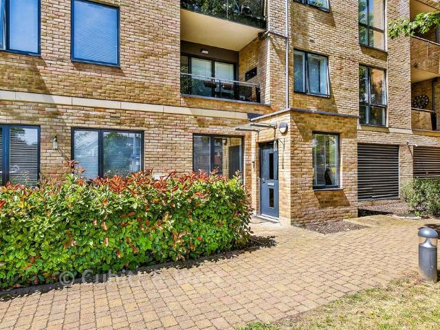 2 bedroom ground maisonette for sale