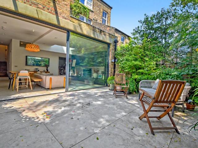 2 bedroom ground maisonette for sale