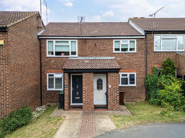 2 bedroom ground maisonette for sale
