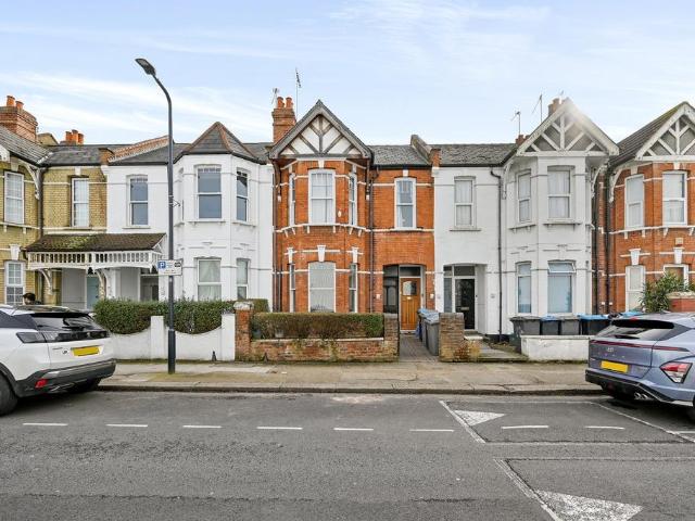 2 bedroom ground maisonette for sale