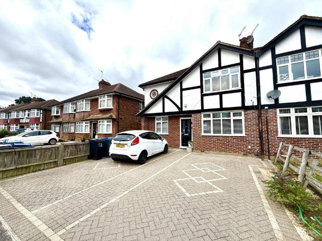 2 bedroom ground maisonette for sale