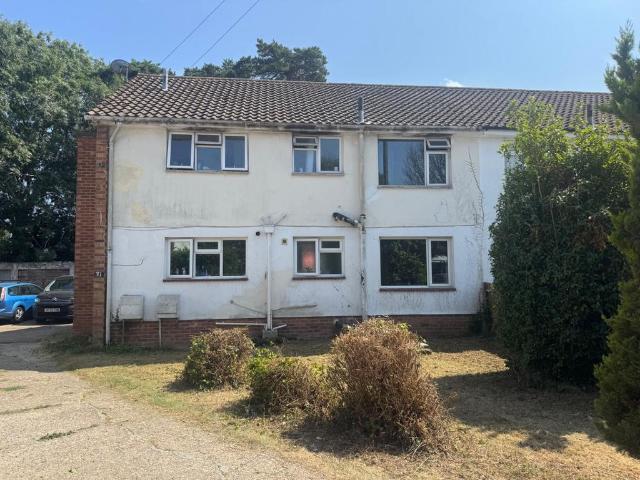 2 bedroom ground maisonette for sale