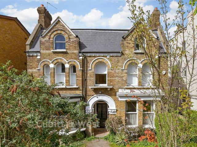 2 bedroom ground maisonette for sale