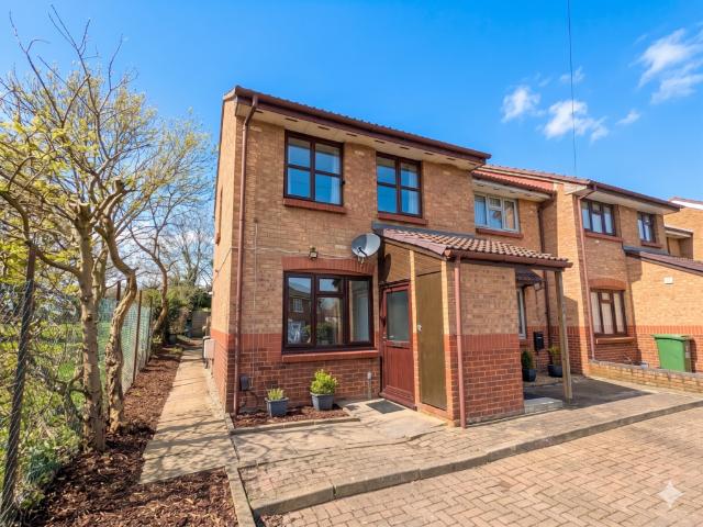2 bedroom ground maisonette for sale
