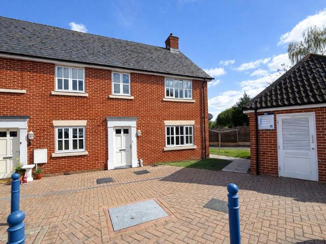 2 bedroom ground maisonette for sale
